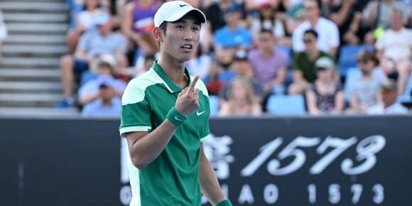 Australian Open 2024: Juncheng Shang repite su gesta del año pasado y ...
