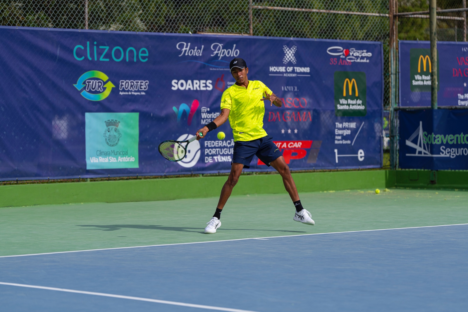 Johan Rodríguez salva match point y avanza a los cuartos de final del ...