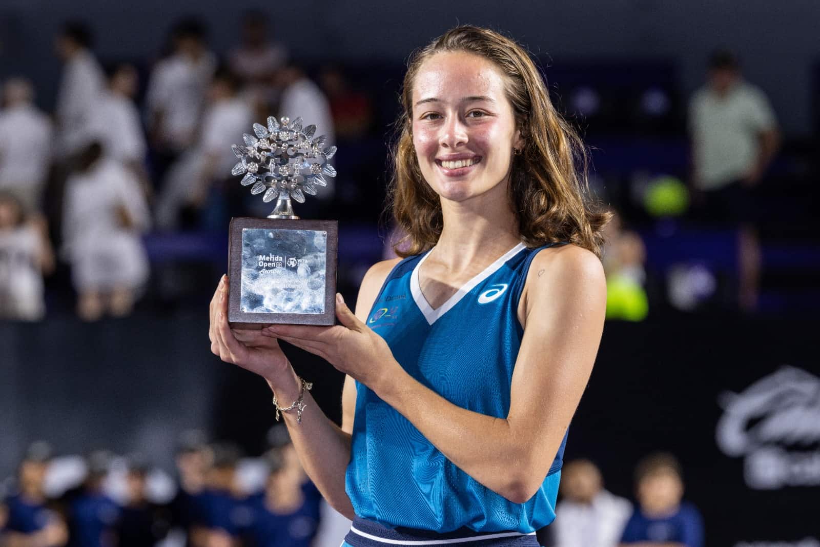 Zeynep Sonmez supera con creces a Ann Li y levanta su primer titulo WTA ...
