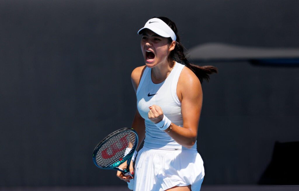 Raducanu inicia con victoria en el Australian Open 2025 y vuelve a su ...
