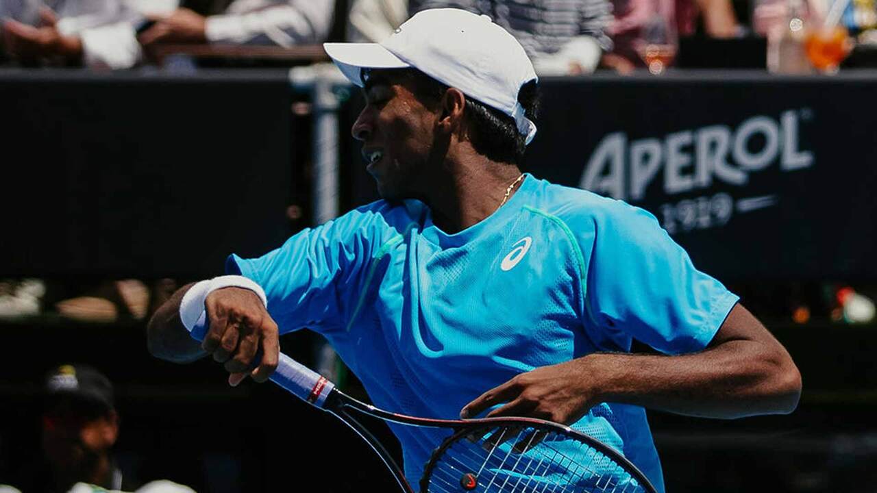 Nishesh Basavareddy, el tenista que abandonó la universidad y eliminó al actual campeón en el ...