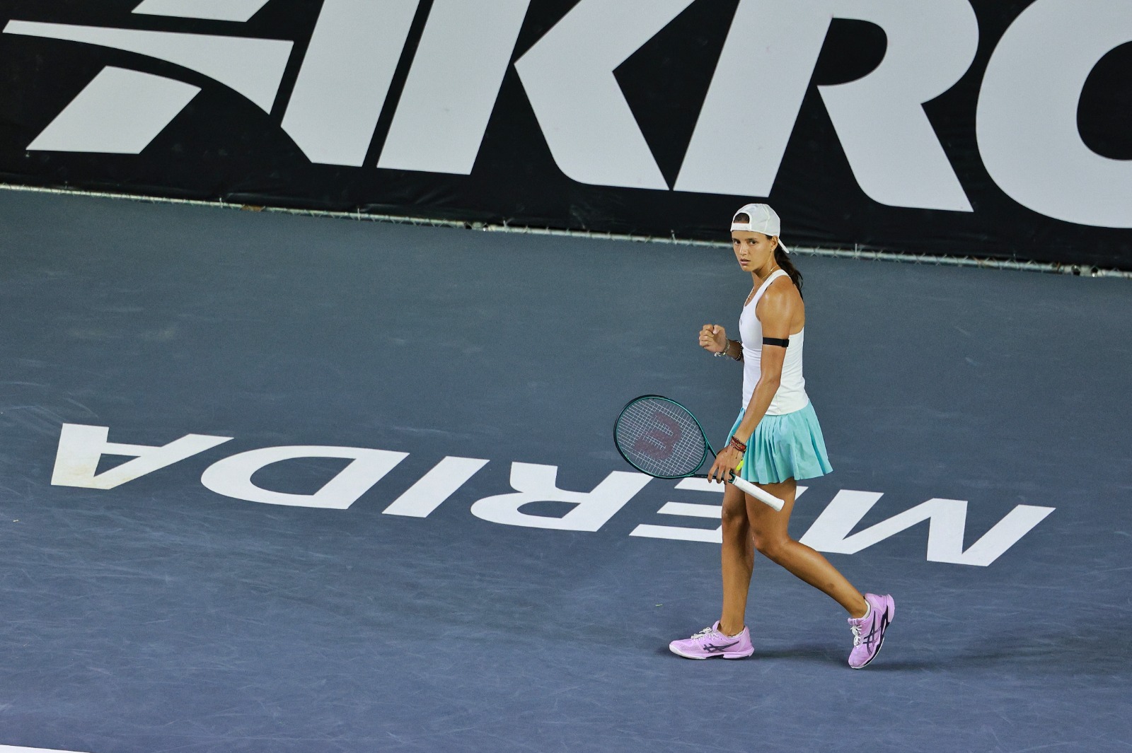 Emiliana Arango a cuartos de final tras retiro de Francesca Jones en el ...