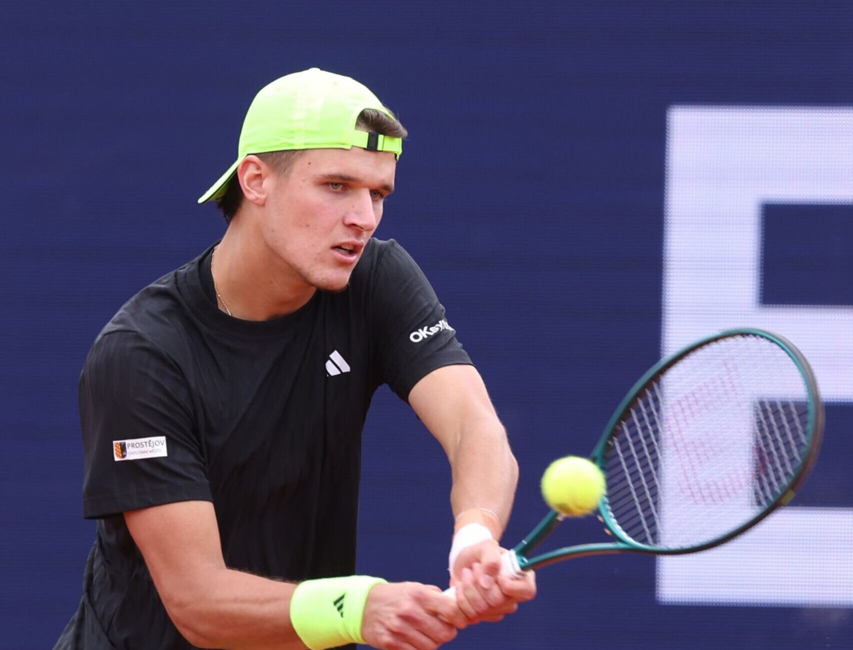 Jakub Mensik no la pasa bien en su primer partido como campeón de Miami ...