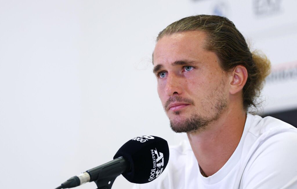 Zverev vuelve y juega: “Las pelotas fueron un desastre hoy”