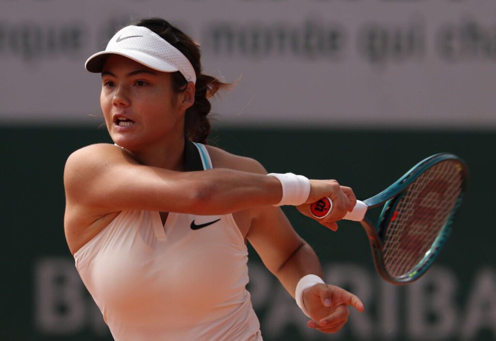 Raducanu vuelve a saborear el triunfo en Roland Garros tras tres años